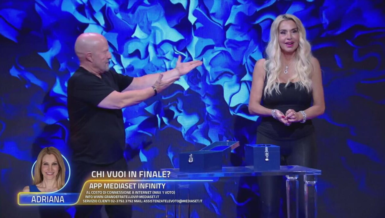 Il numero di magia di Marco Berry con Valeria Marini - Grande Fratello