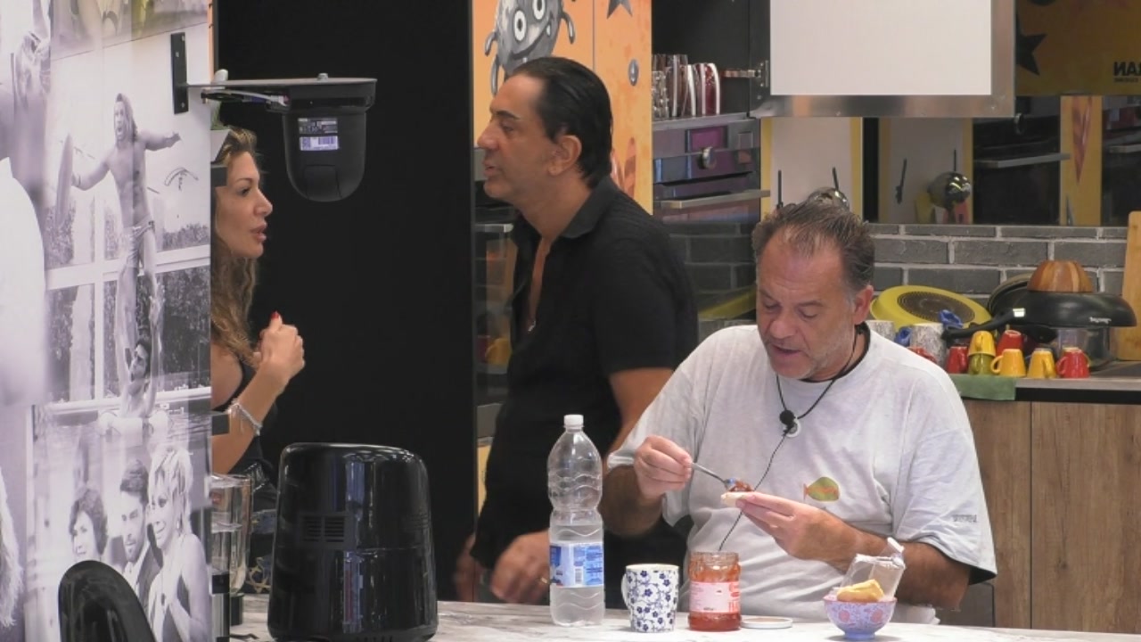 Cecchi Paone: "Dicono tutti che è stata Maria" - Grande Fratello VIP ...